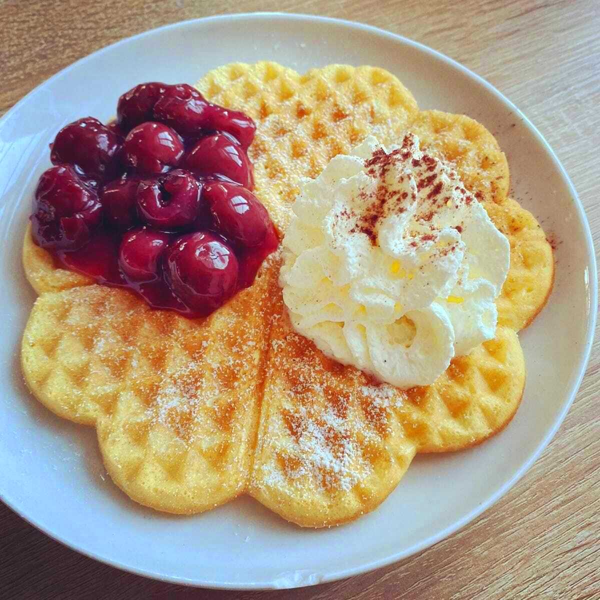 Waffeln - nach Omis Originalrezept, Der Teig wird besonders locker ...